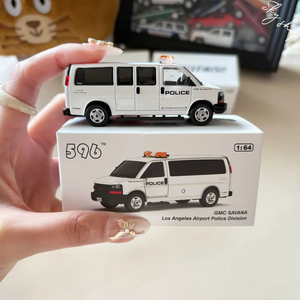 Машинка 596 Model 1:64 GMC SAVANA Los Angeles Airport Police Division, модельки машин металлические