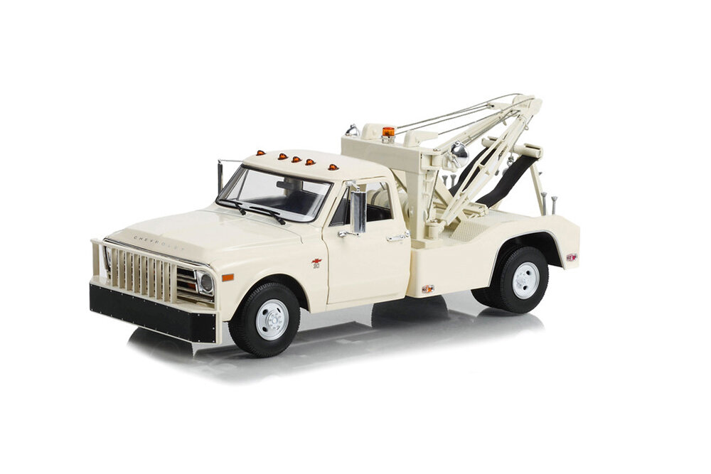Модель коллекционная GREENLIGHT Chevrolet C-30 эвакуатор 1968 white