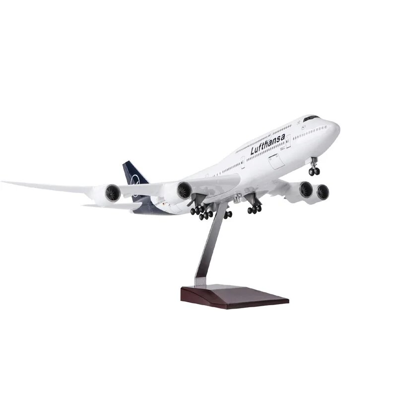 Модель самолета Boeing 747 Lufthansa 1:150 из металла no light