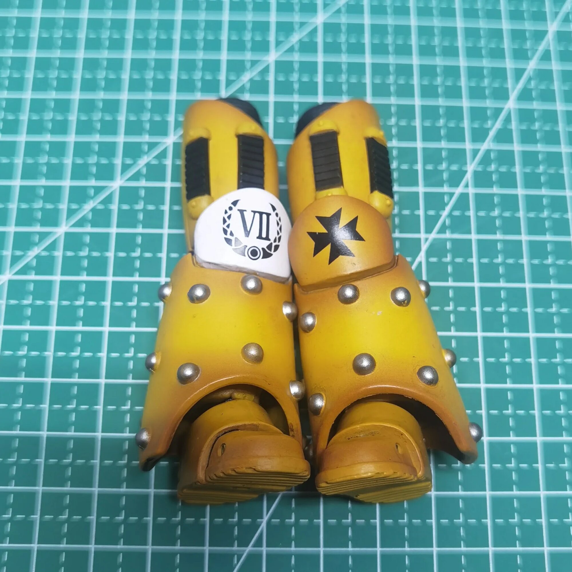 JOYTOY Warhammer 1/18 Аптекарь, Желтый, Toy Accessory 6