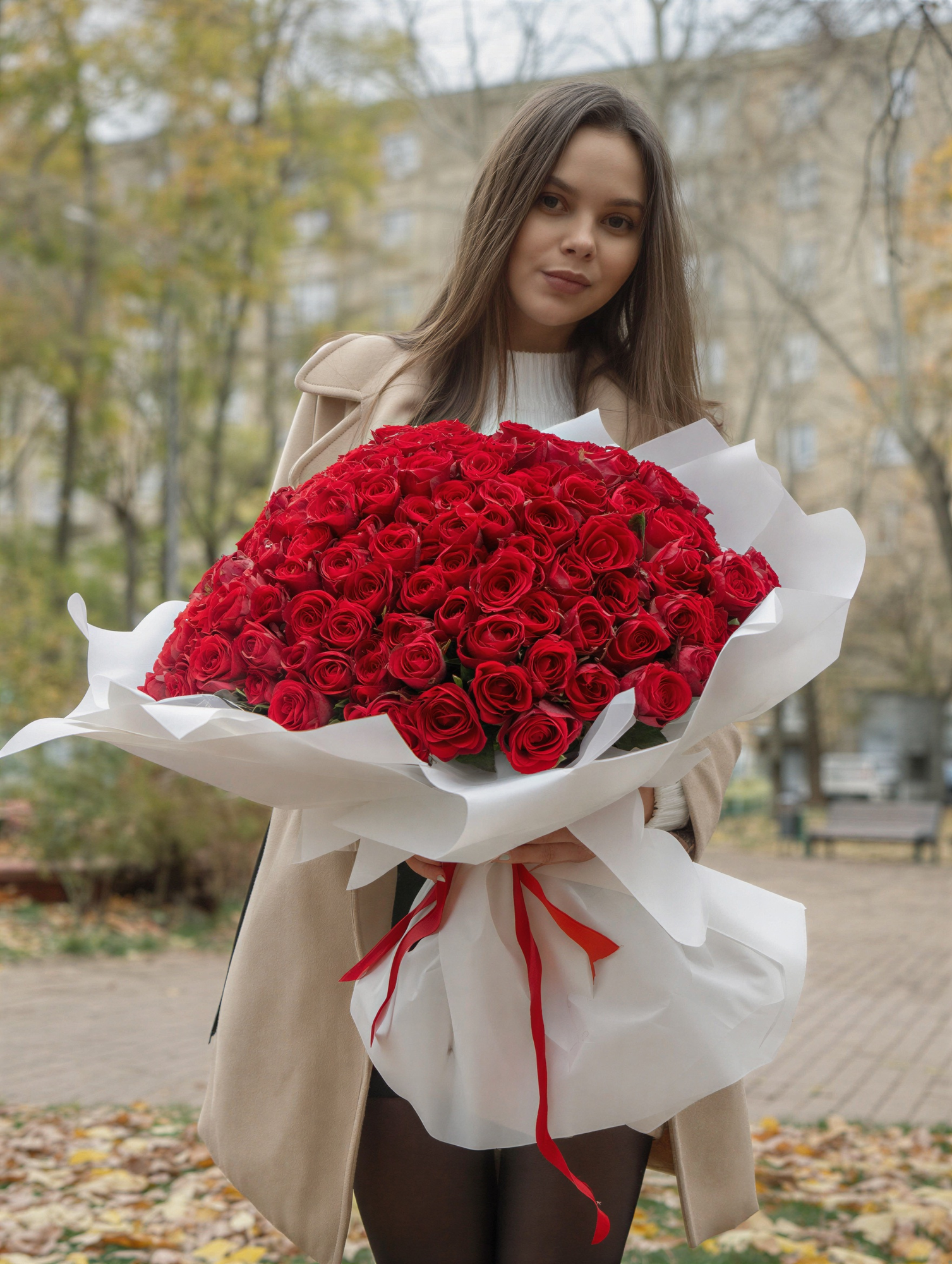 Букет живых цветов 201 ароматная красная роза, высота 40 см, монобукет от ROZA4U — фото 1