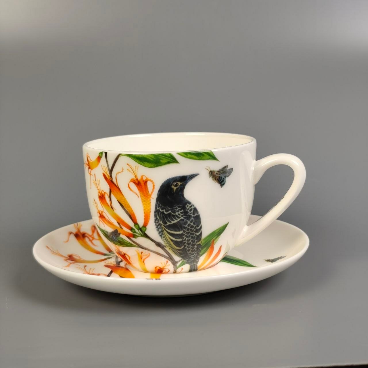 Чайная пара "Лирика", из костяного фарфора, с птицей и пчелой