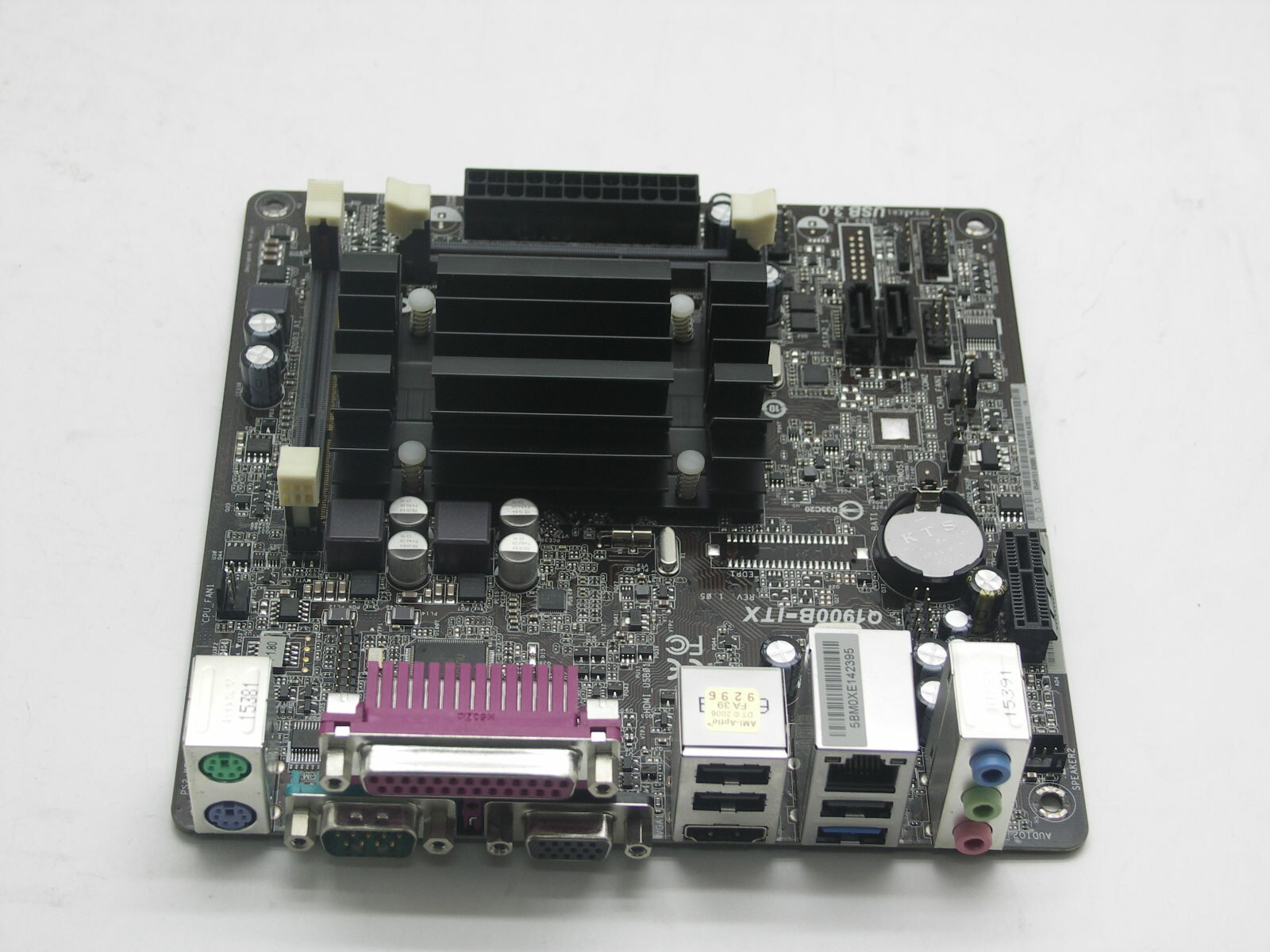 Мат. плата ASRock Q1900B-ITX Celeron J1900/2xSODIMM DDR3/HDMI/VGA/COM/LPT/Sb/USB3.0/Lan mITX
