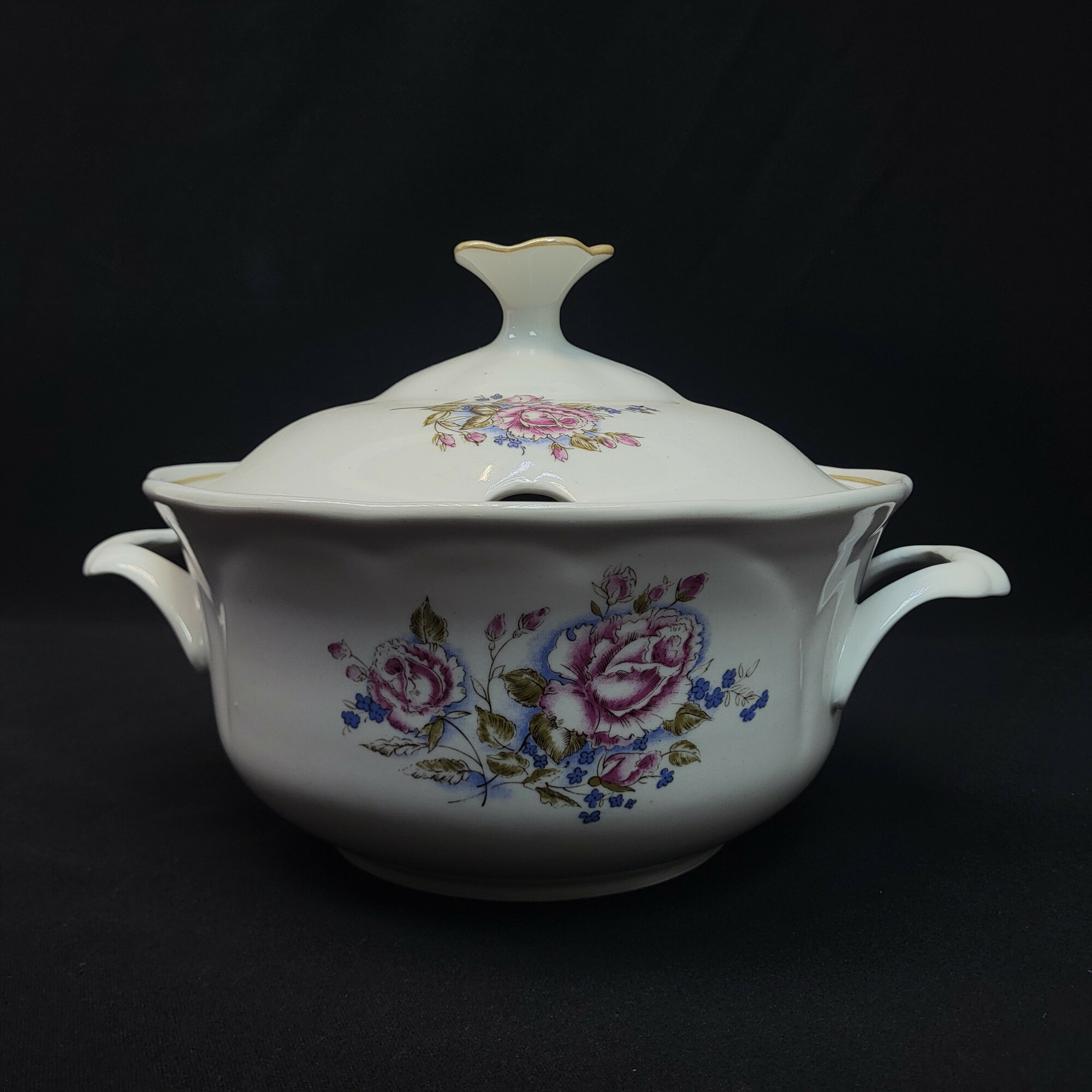 Супница винтажная, СССР. Фарфор, с крышкой, цветочный декор розы