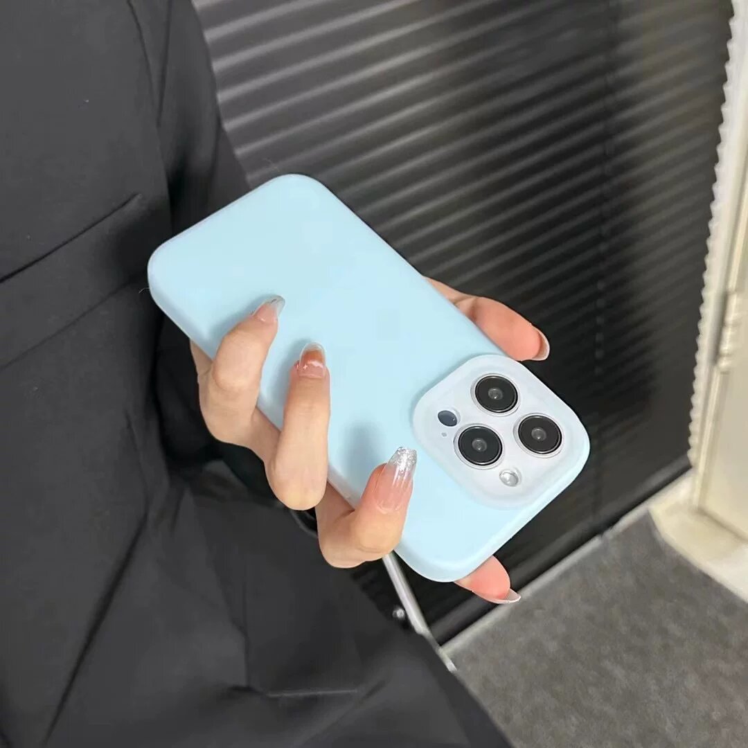 Силиконовый чехол для iPhone 15, голубой матовый с точными отверстиями, мягкая текстура