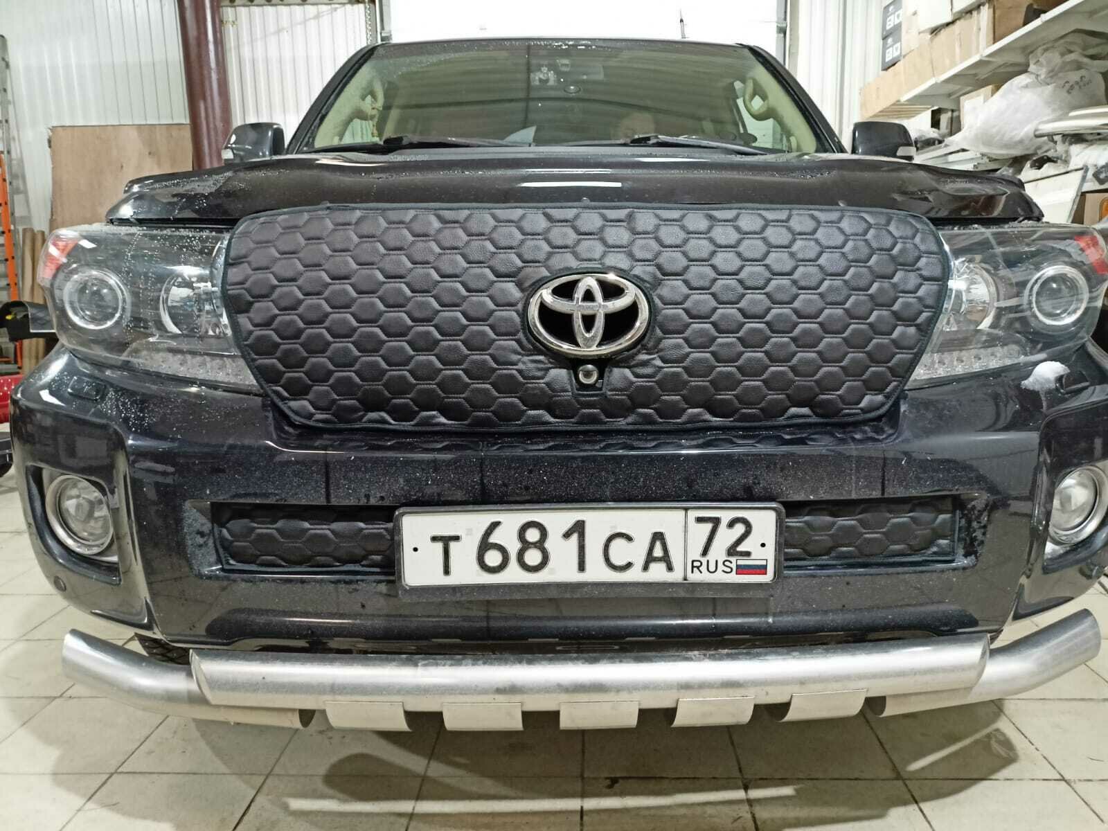 Утеплитель радиатора Экономия топлива Toyota Land Cruiser lc 200 Тойота Ленд Крузер (2012 -2015)С Камерой