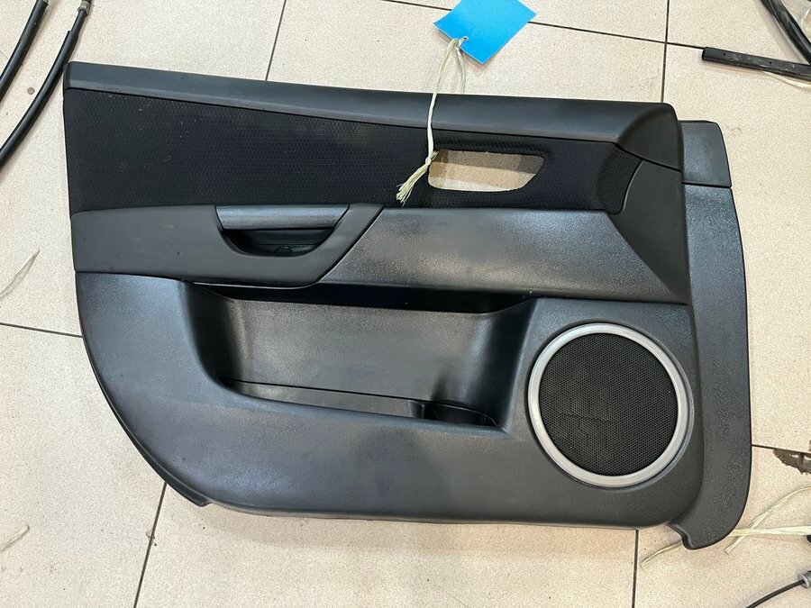 Обшивка двери передней левой от Mazda 3 bk 2003-2009