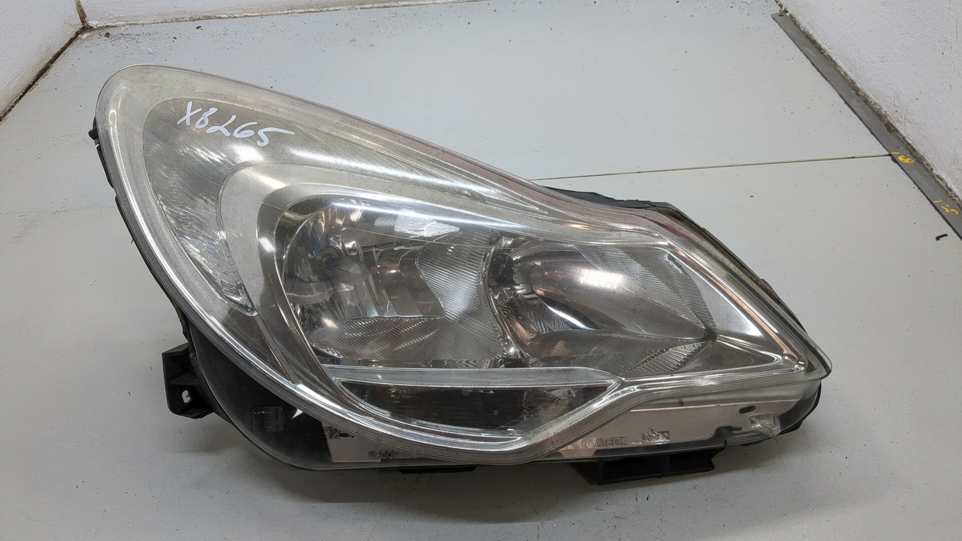 Фара (передняя) правая Opel Corsa D Б/У