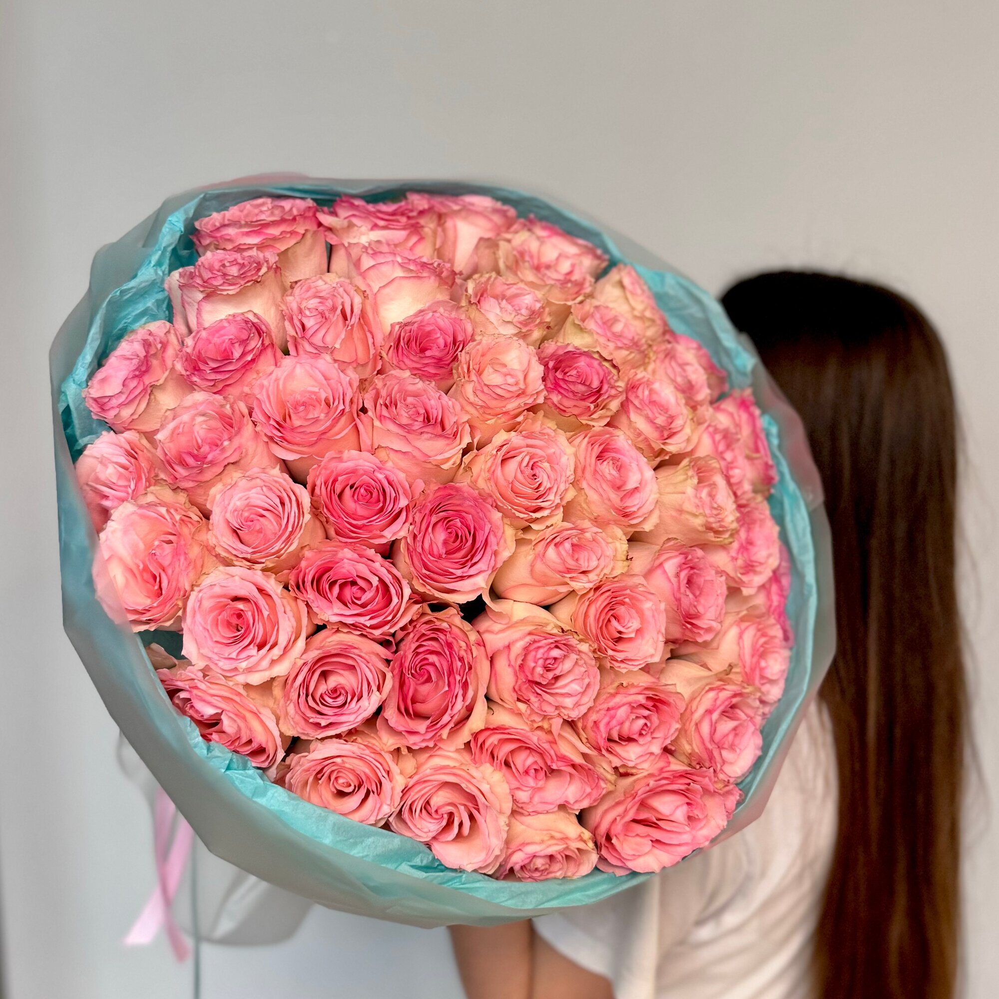Монобукет SkyFlora "Яркие чувства", роза, бежево-розовый, в упаковке