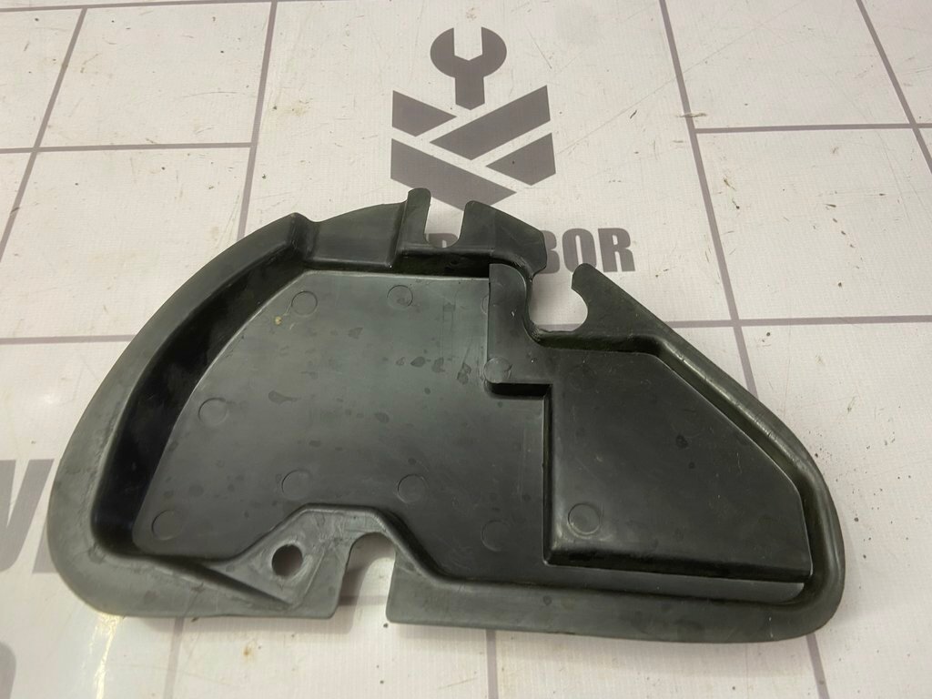 Крышка заднего фонаря Renault Clio 2 Symbol 1998-2008