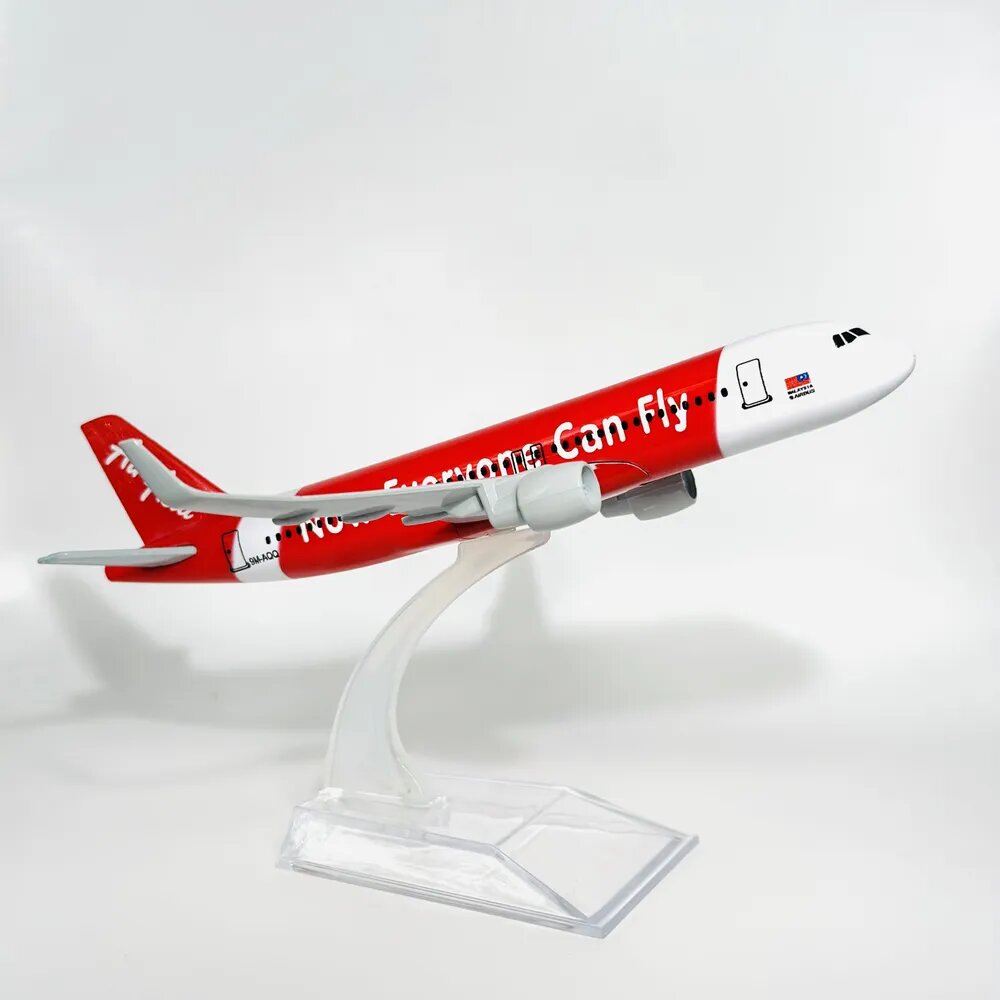 Сборная модель самолета Air Asia, масштаб 1/500, металл, пластик, длина 16 см — фото 1