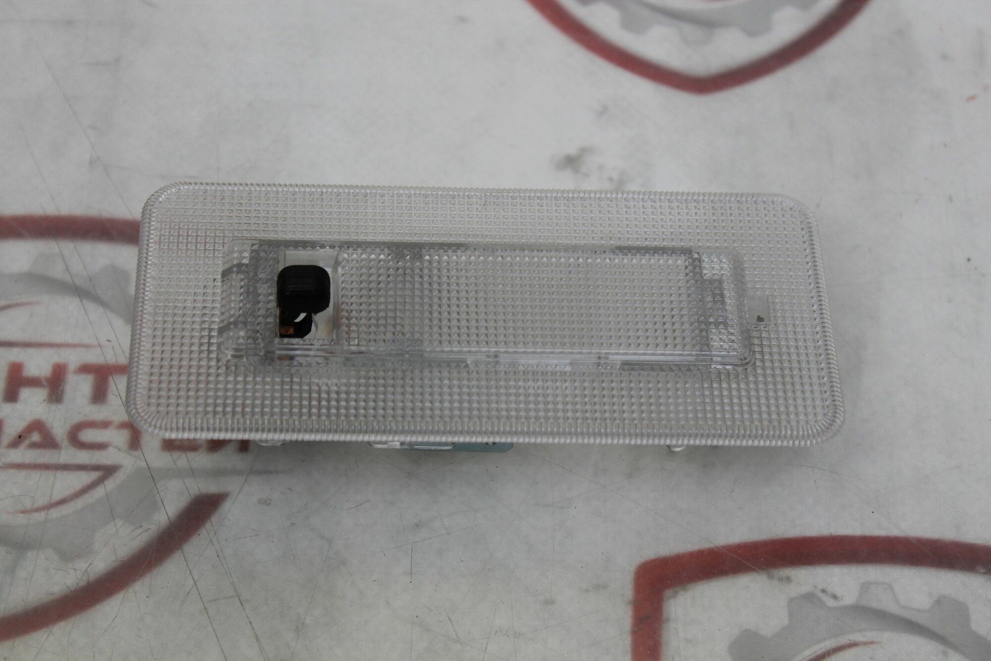 Плафон освещения FORD T118339