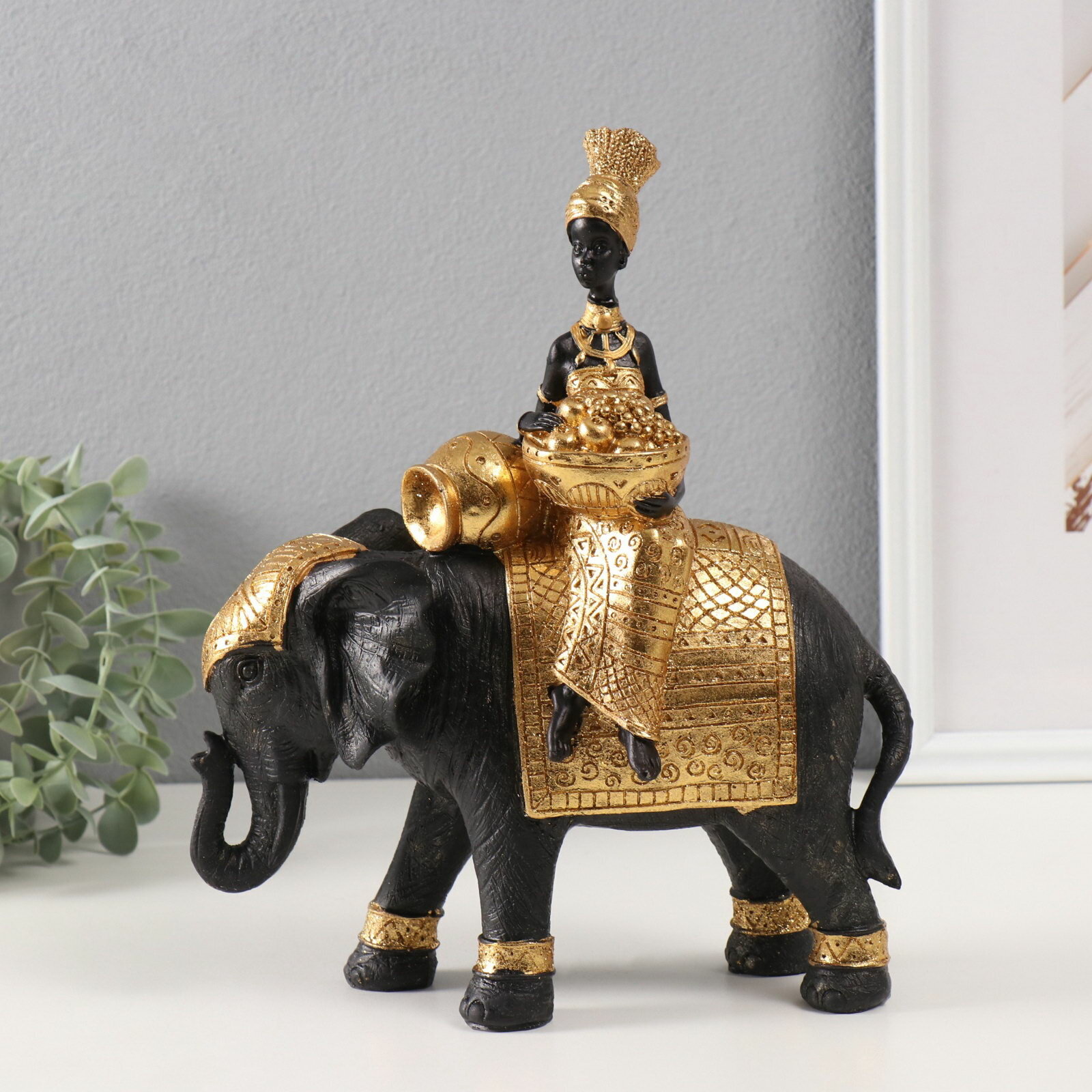 Фигурка полистоун "Африканка Рудо с дарами на слоне", 9.5x23x27.5 см