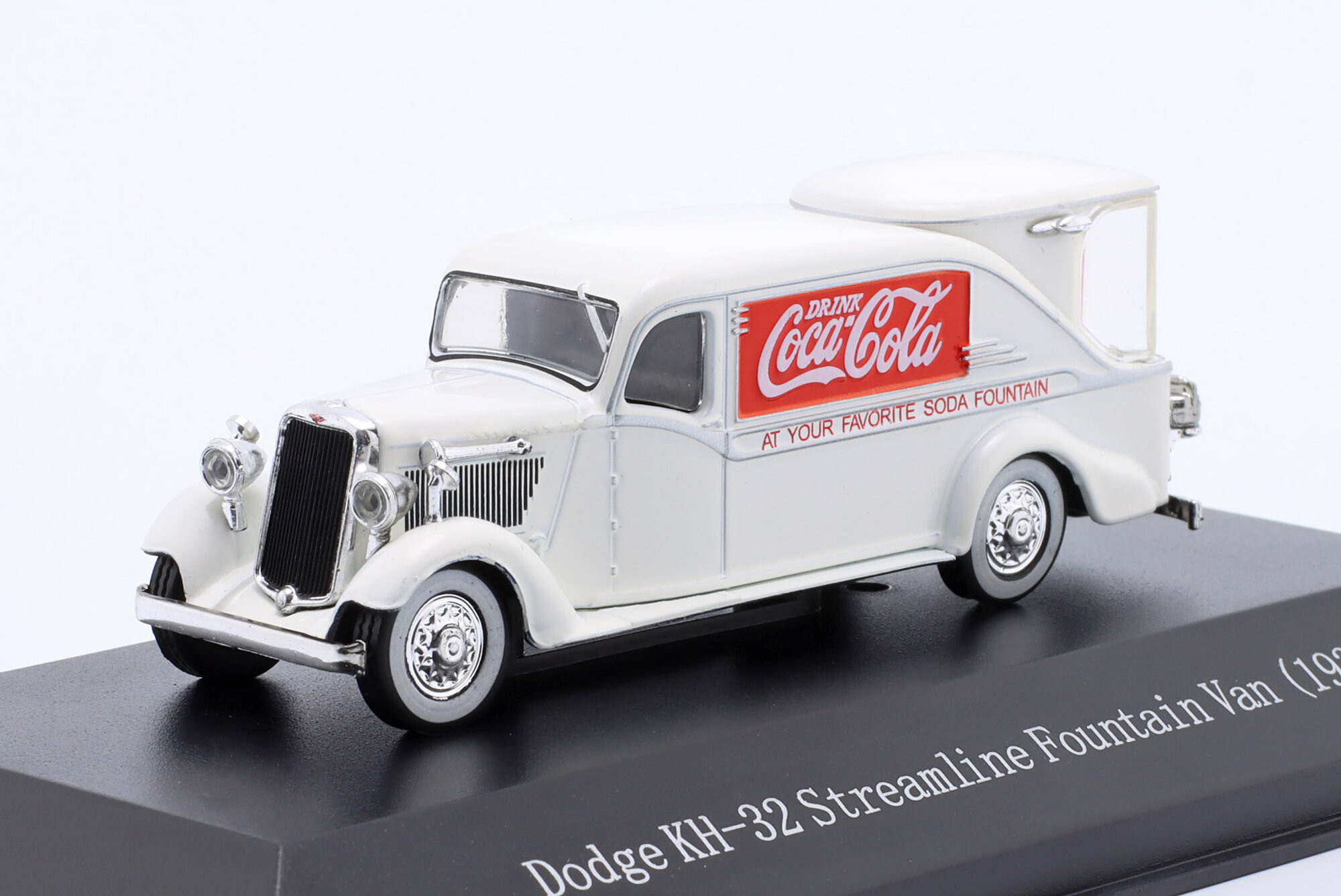 Модель коллекционная ALTAYA Dodge KH-32 streamline fountain van 1934 coca-cola / додж кока-кола белый