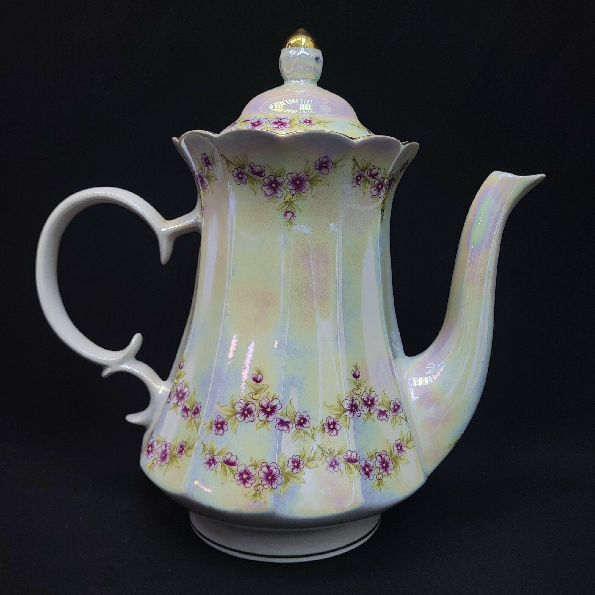 Кофейник винтажный, СССР. Фарфор Коростенский, перламутровое покрытие, цветочный декор