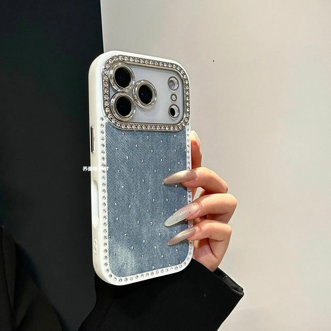 Чехол на iPhone 17 Pro Max со стразами — фото 1