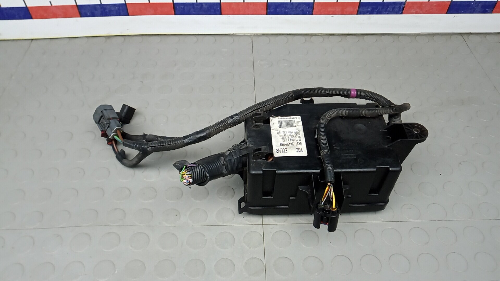 Блок предохранителей FORD TRANSIT 8