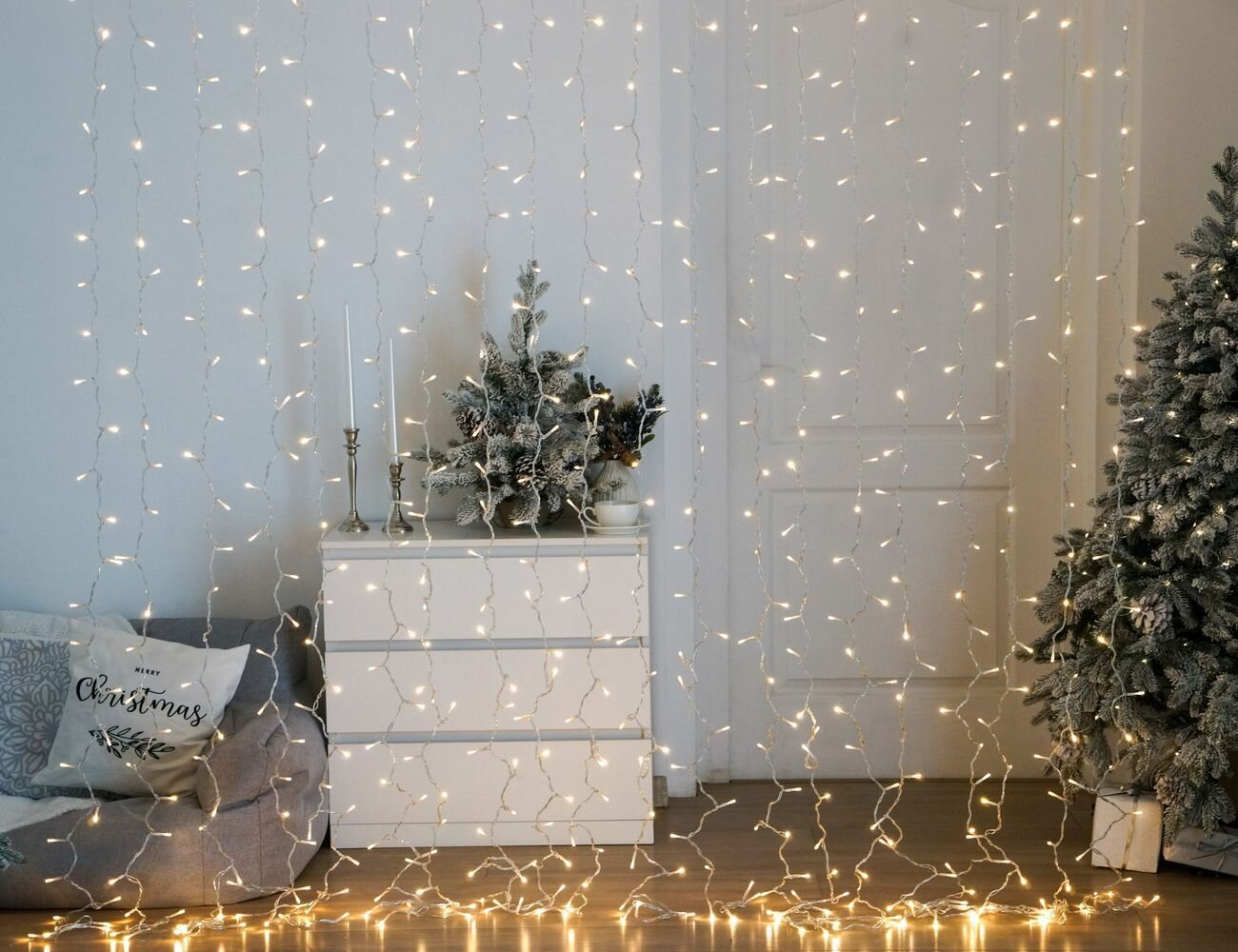 Гирлянда штора Качественное освещение (Quality Light) 2*2 м, 400 теплых белых LED ламп, прозрачный ПВХ, соединяемая.
