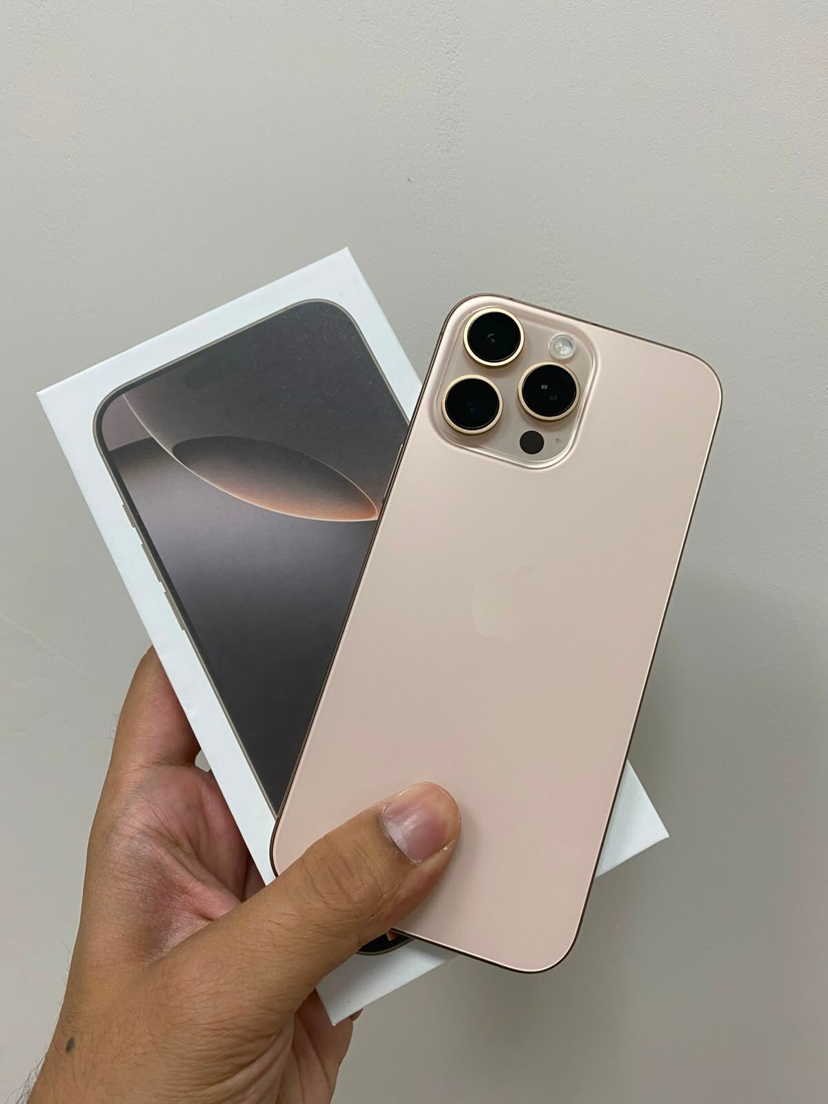 Смартфон Apple iPhone 16 Pro Max 256GB Gold eSim Soft Oled экран 100% Battery Face ID не работает #66