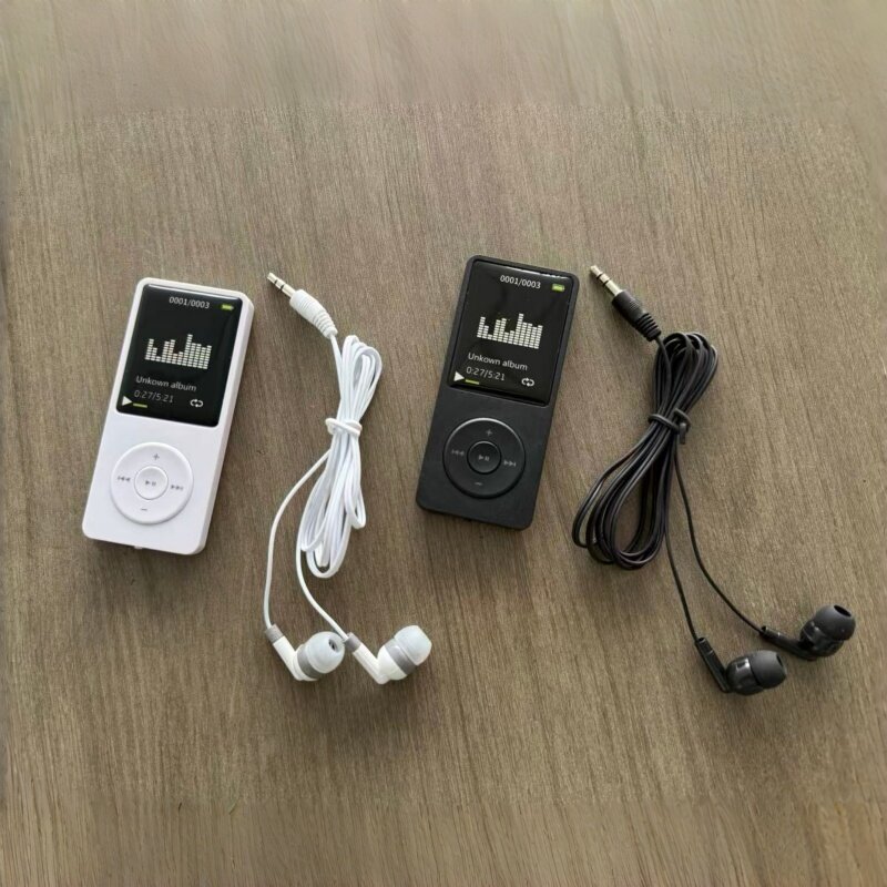 Комплект из двух MP3-плееров Candybar без экрана: белый + черный, USB-зарядка, аккумулятор большой емкости, 3.5 мм разъем для наушников, встроенный динамик, без Bluetooth/Wi-Fi