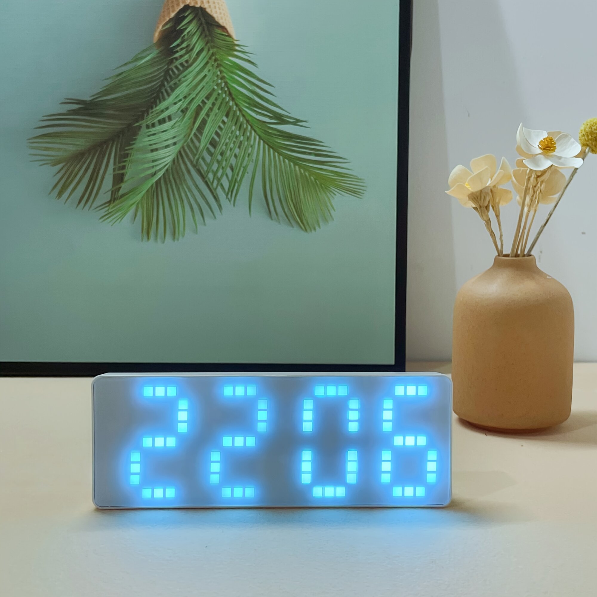 Современный LED цифровой будильник с мягким ночным светом, питание от USB (батарейки не входят) или от батареек, подсветка, 24-часовой дисплей, 7-дневный будильник, прочная конструкция, стильный дизайн, для офиса и дома, 1 шт.