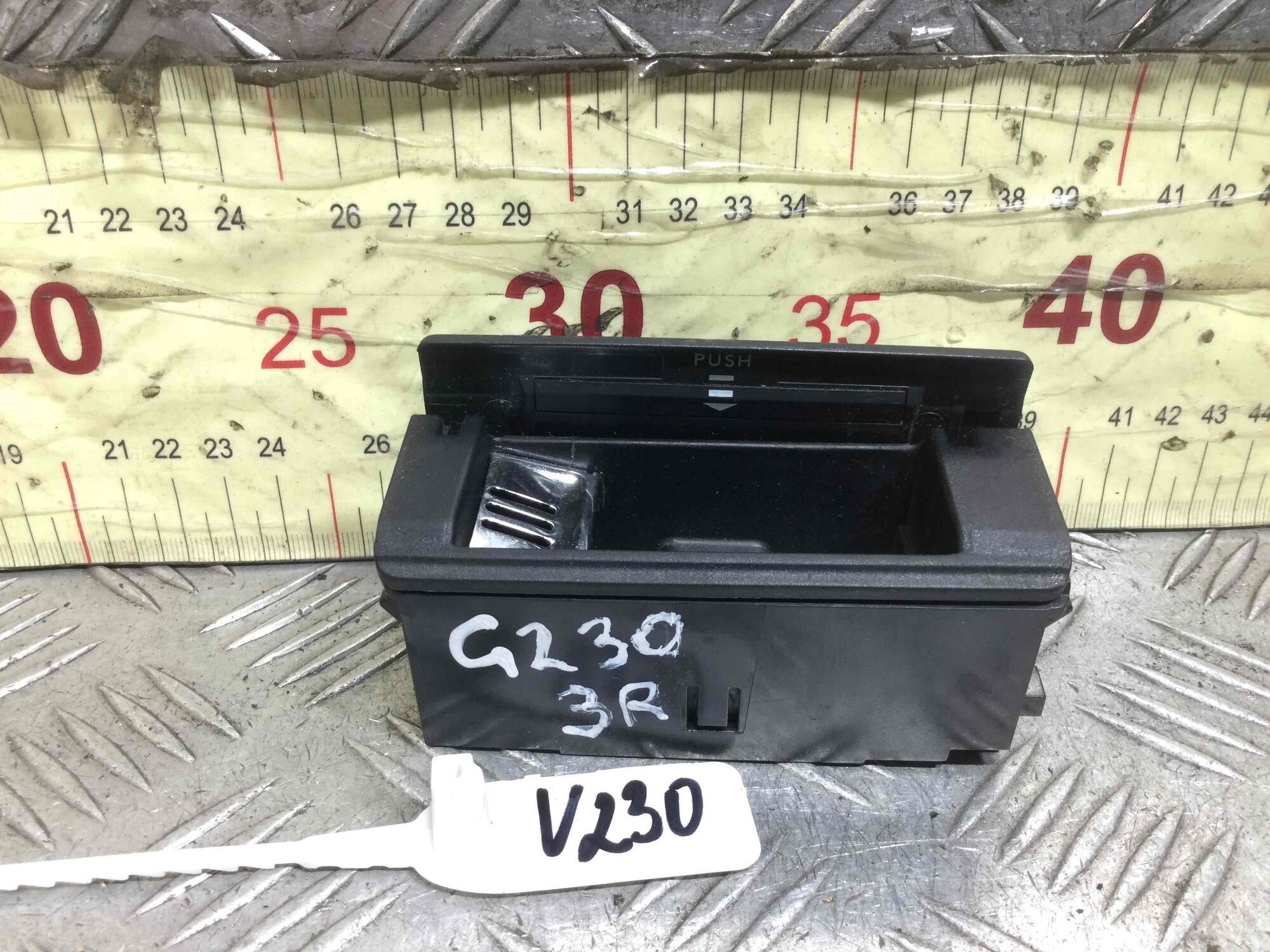 Б/У Пепельница Audi A6 C5/4B (1997-2004) 2001 г.