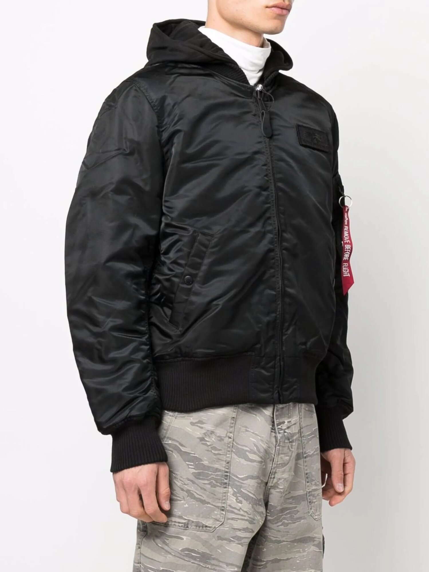 Бомбер ALPHA INDUSTRIES, размер 52 — фото 1