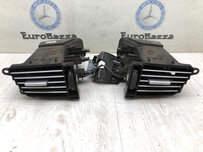 Дефлектор обдува салона Mercedes-Benz W204 A2128302554