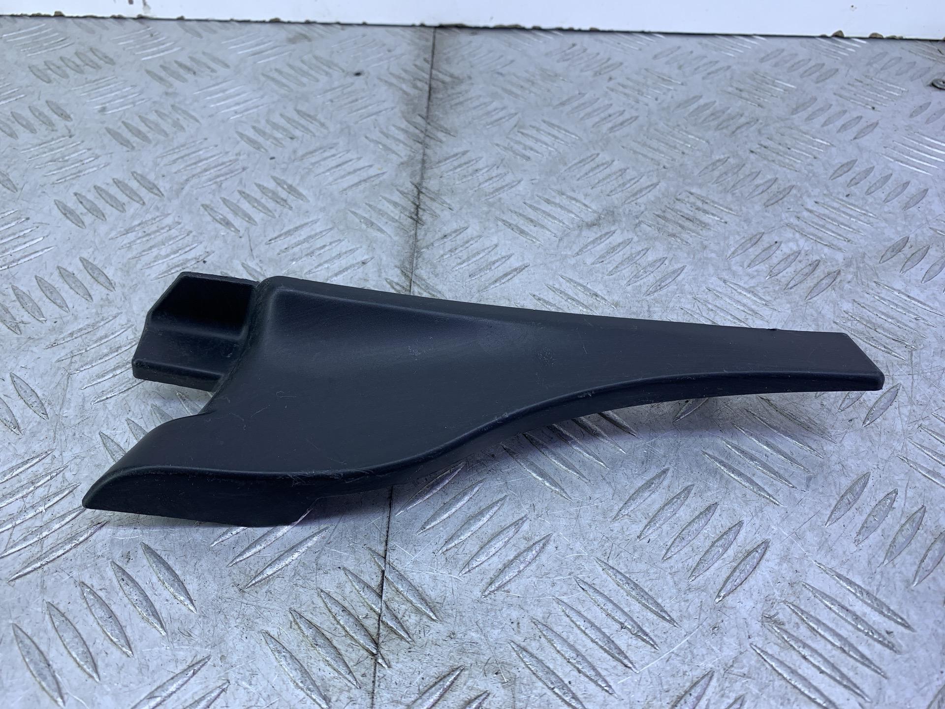 Молдинг лобового стекла правый Renault Logan (2004 - 2009) 8200273994