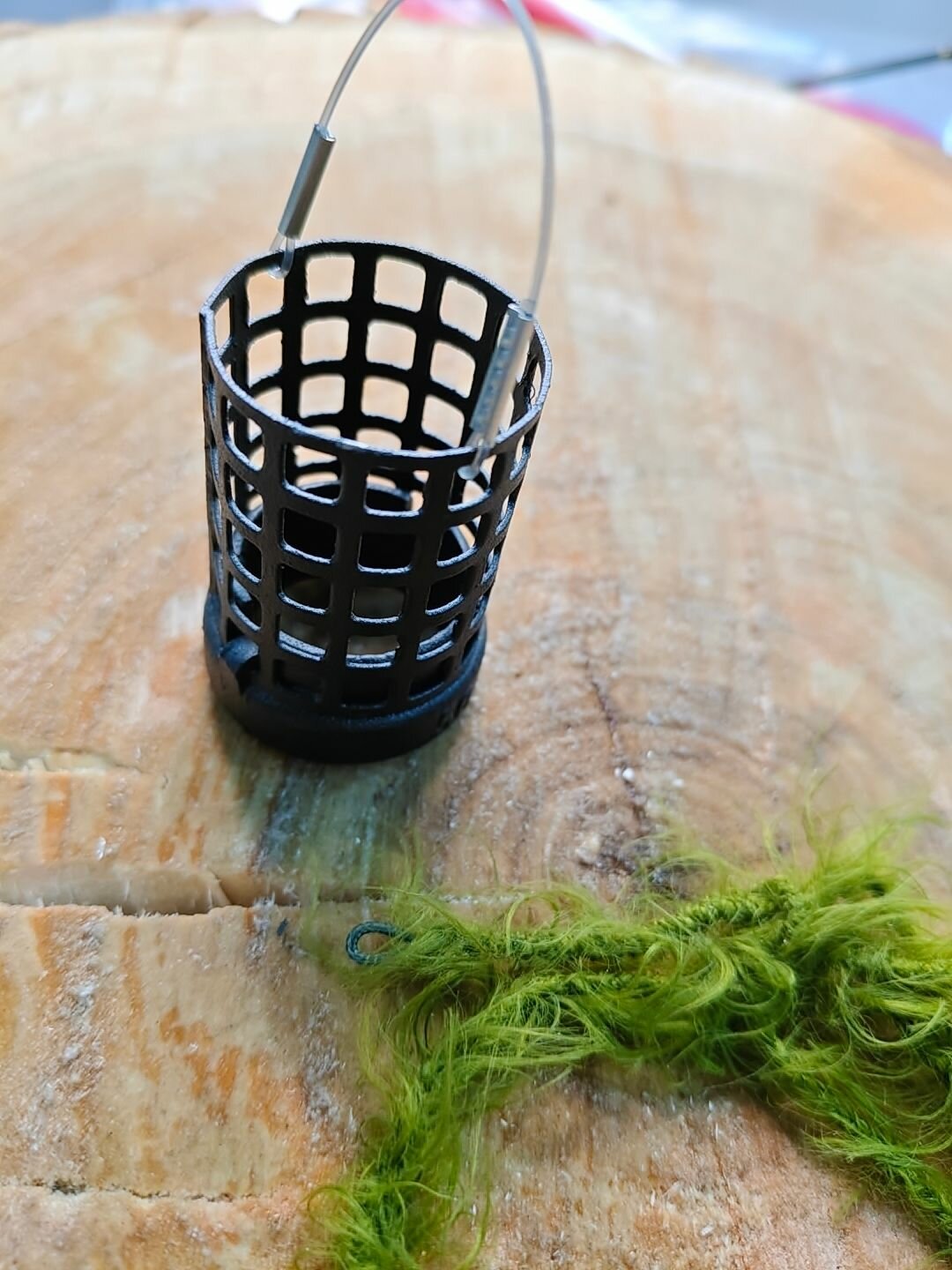 Груз-кормушка рыболовная металлическая . X-FEEDER ME BULLET BARREL 50 г (32 мл, цвет Camo Black, сварная сетка)