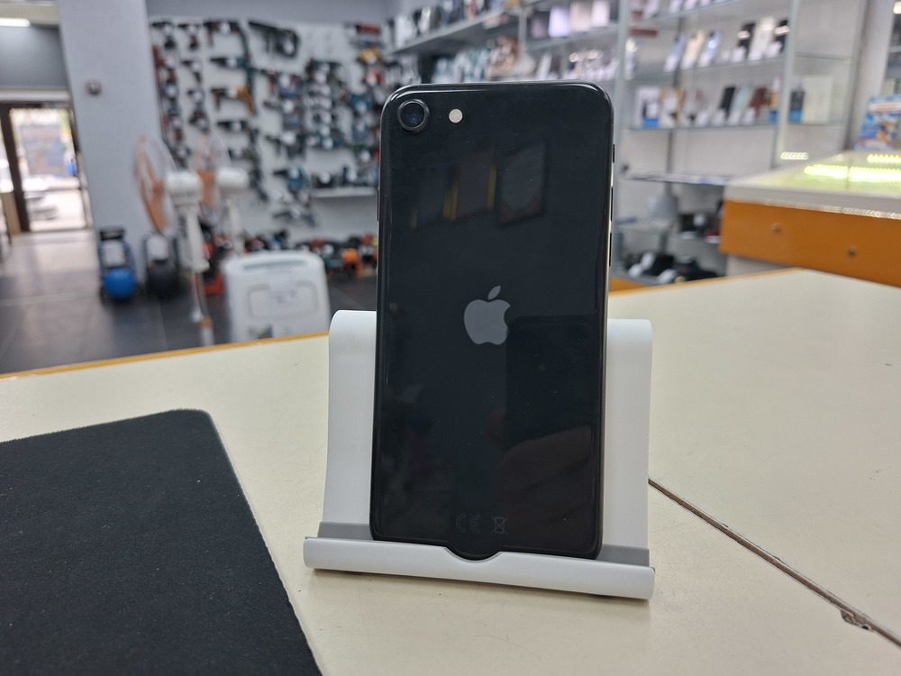 Смартфон Apple iPhone SE 2020 64