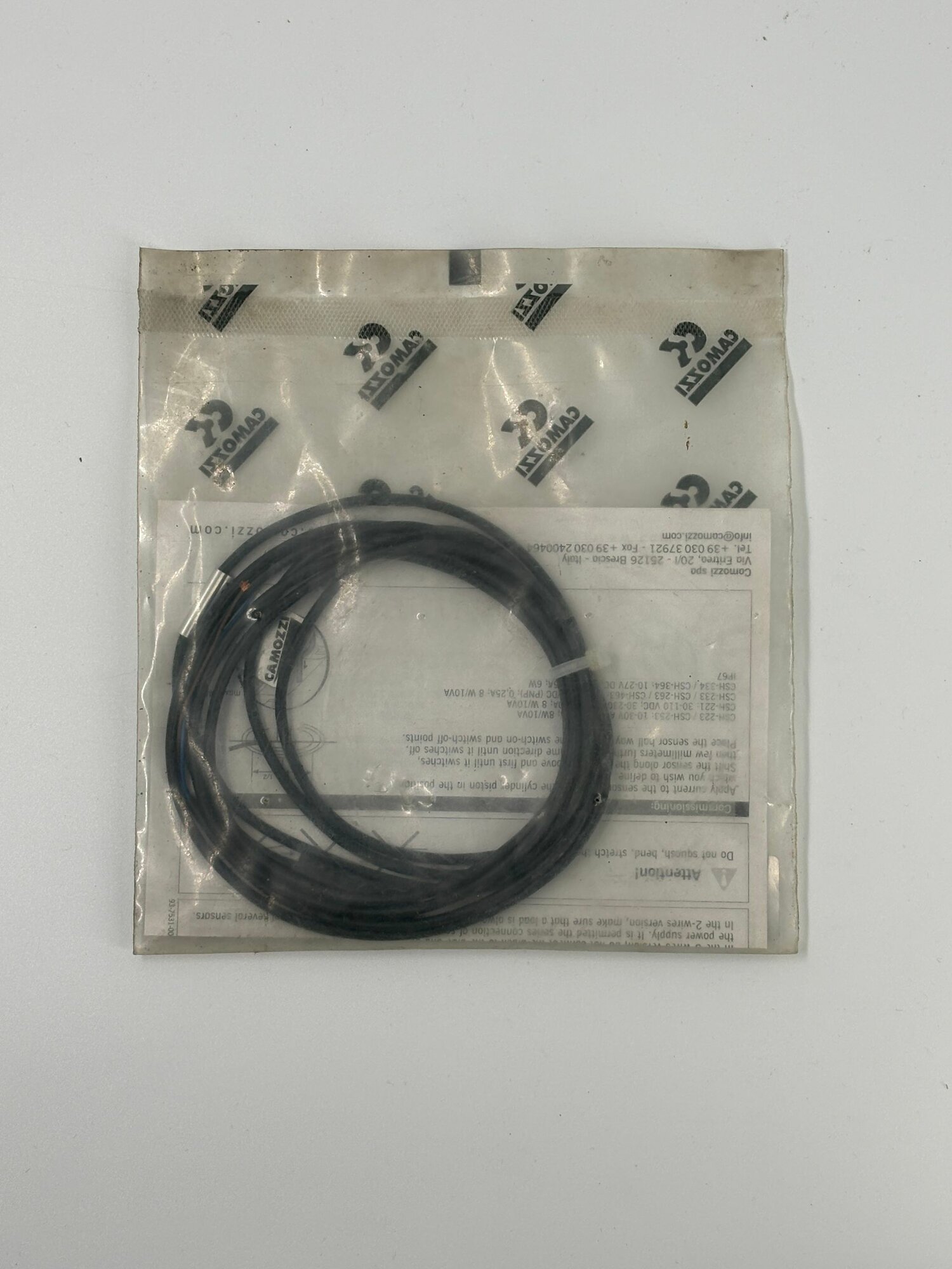 Магнитный бесконтактный датчик положения Camozzi CSH-221-2