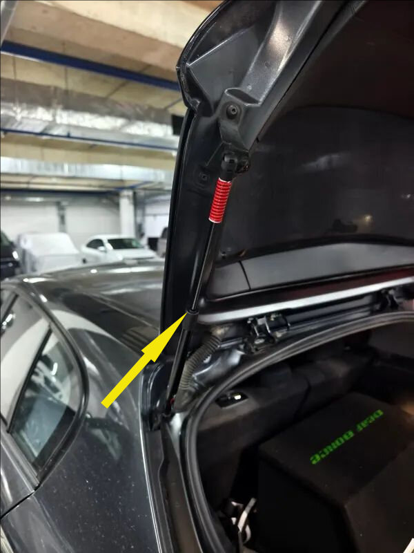 Газовые упоры задней двери багажника для BMW 1 F20 2011-2019 Автоматически Oткрывается "Амортизаторы" БМВ Серия 1 F20 2 шт