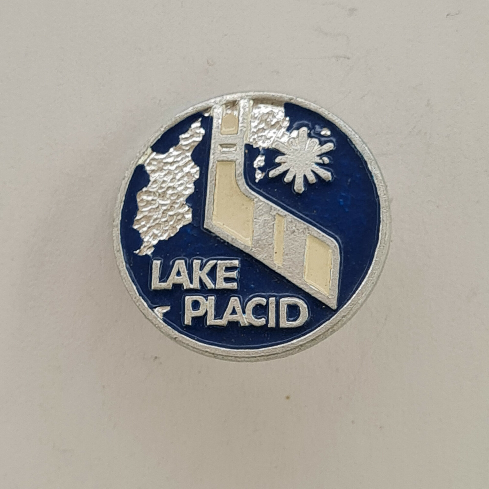 Значок СССР. Lake Placid, зимний спорт, трамплин и снежинка. Винтажный значек.