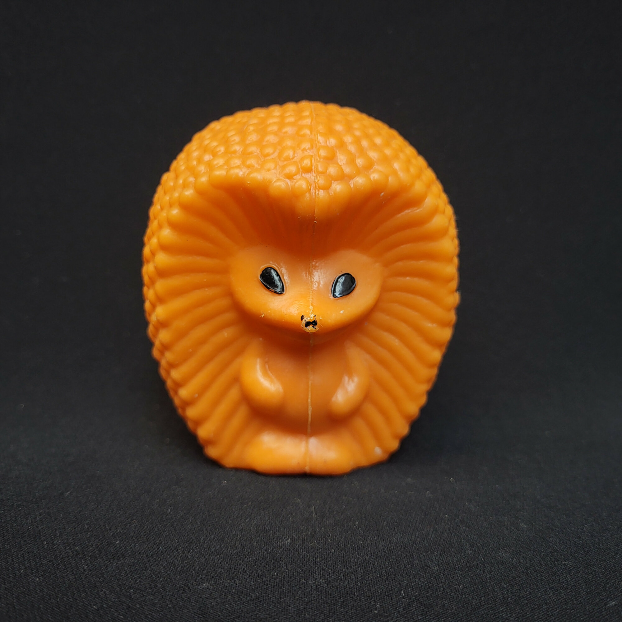 Игрушка пластмассовая винтажная, СССР. Фигурка ежика, оранжевая