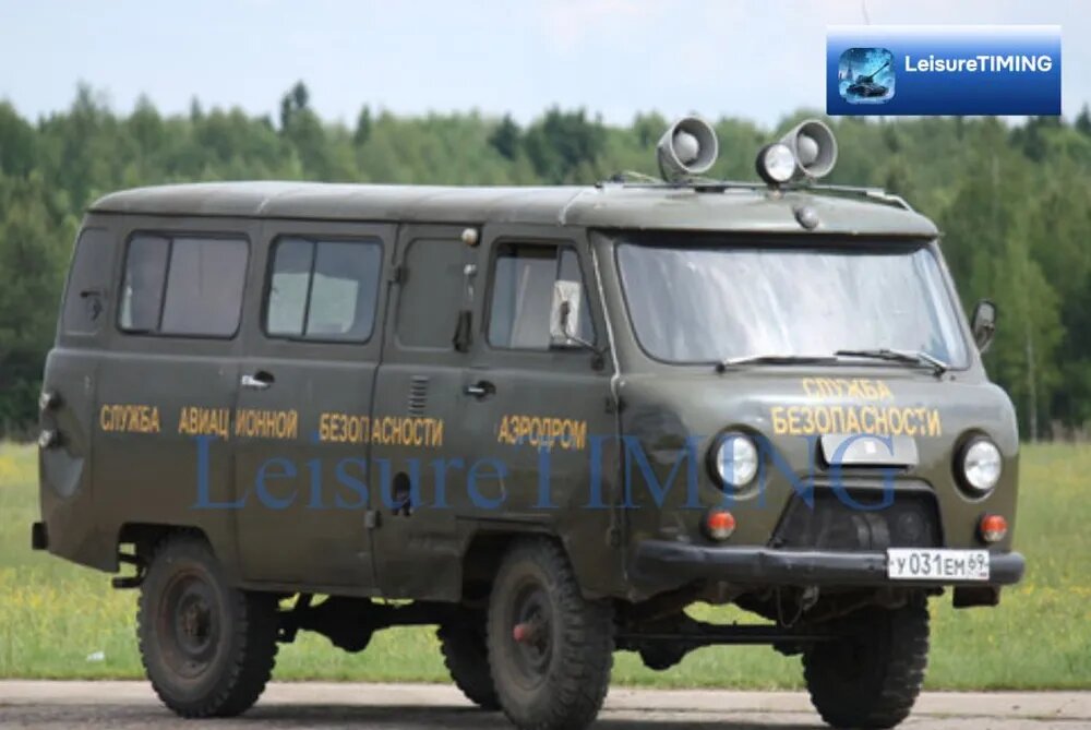Camel Model UAZ-452 1/72Внедорожник UAZ-452 полноприводный, с водными декалями (Стиль C)