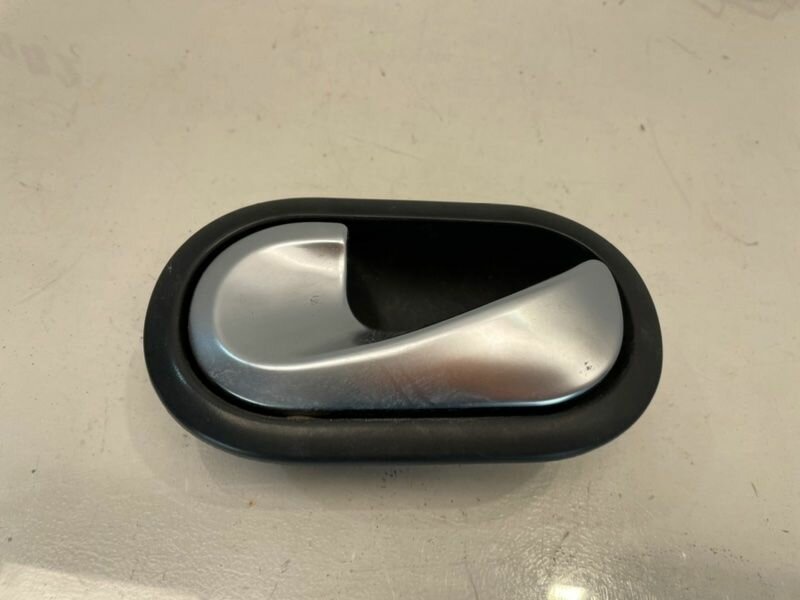 Ручка двери внутренняя Renault Megane 2006 8200028487 LM K4J740, передняя левая (с пробегом)