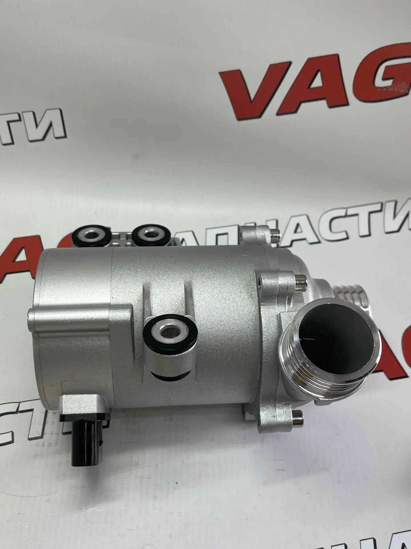 Помпа BMW 11517597715