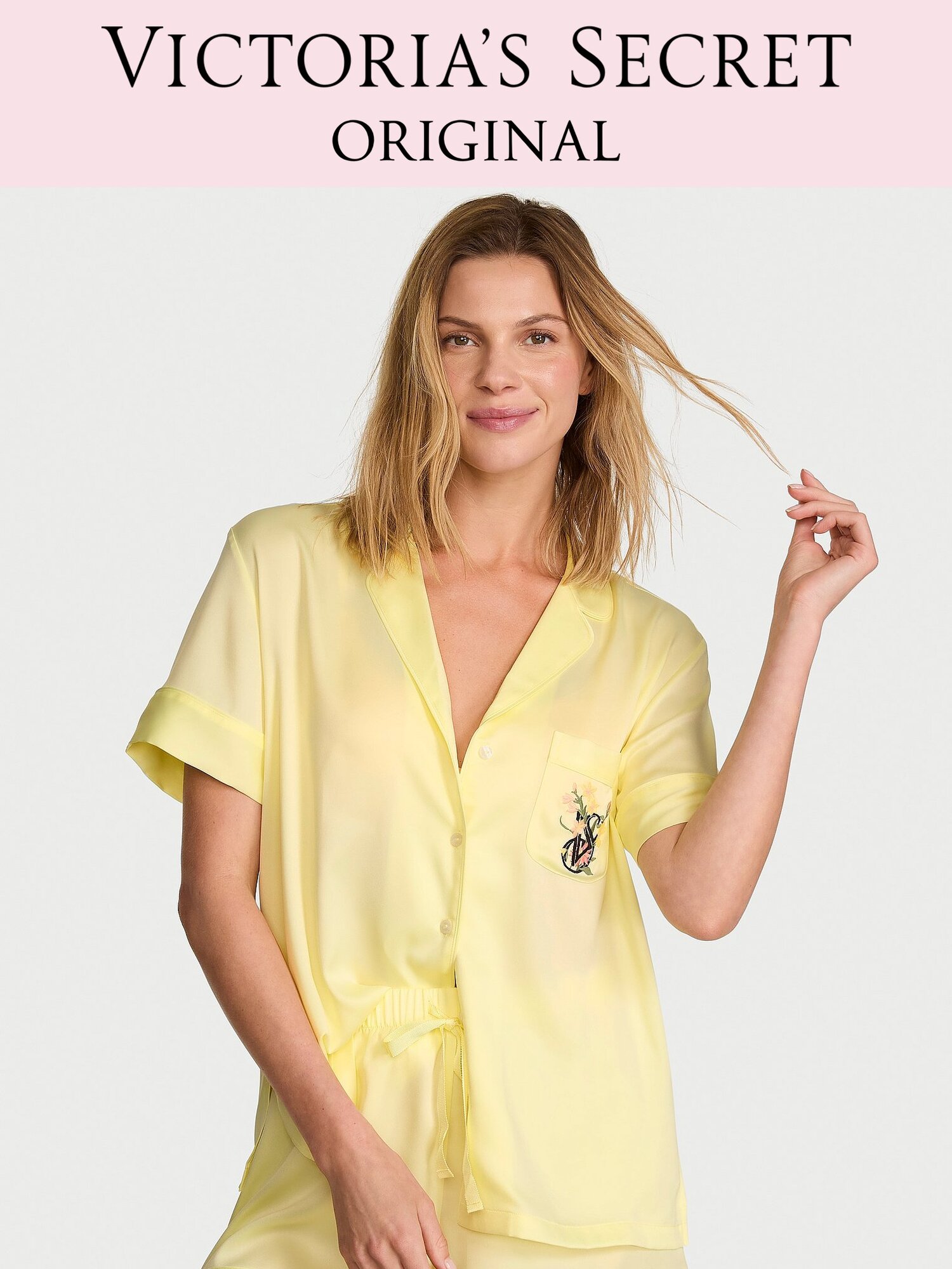 Пижама Victoria's Secret M желтая с вышитым логотипом на кармане, шорты и рубашка с коротким рукавом Satin Short Pajama Set