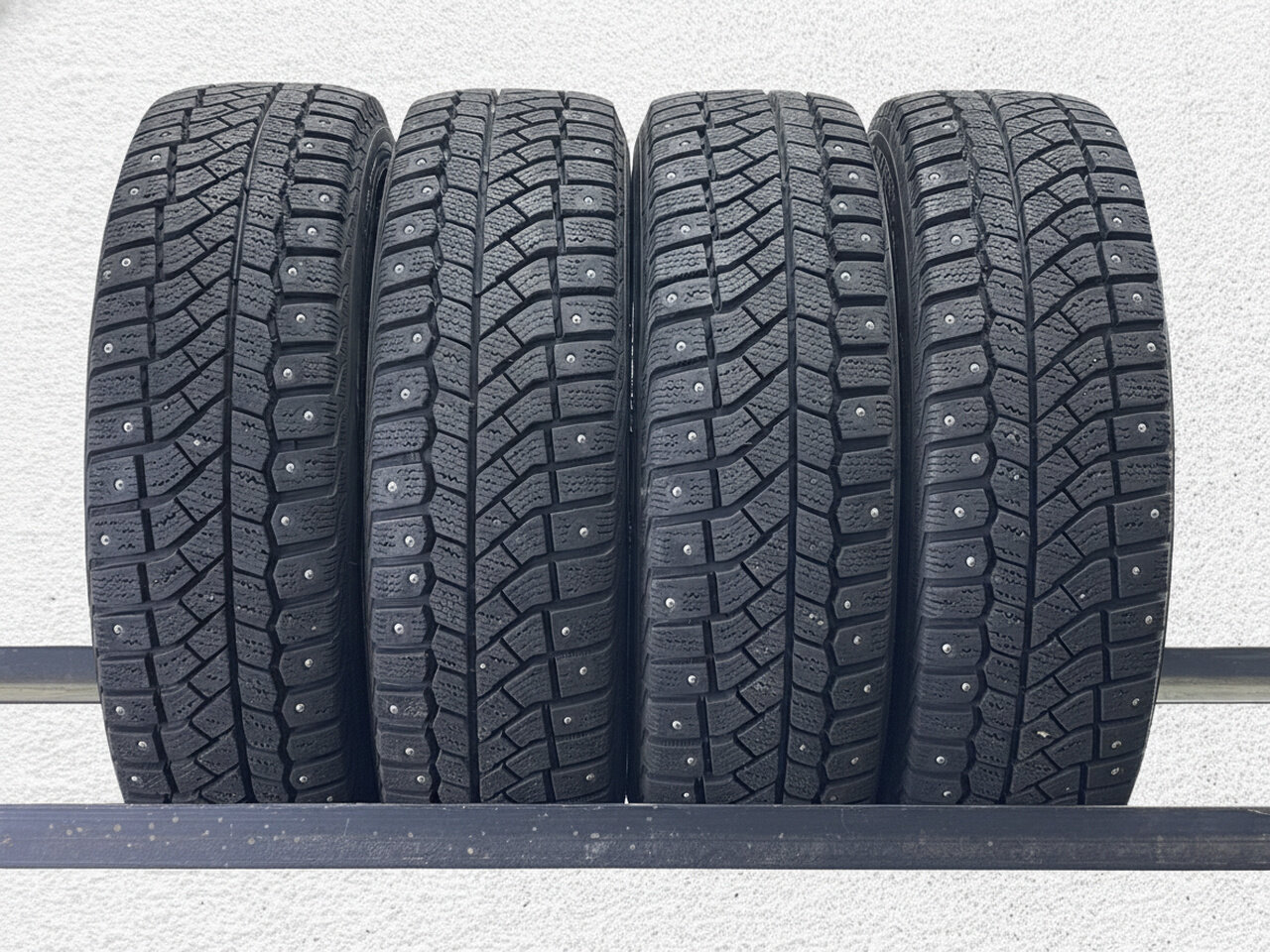 Зимние шины шипованные Viatti Brina Nordico V-522 185/65 R15 15.0% износ PT0010443 TSB053490