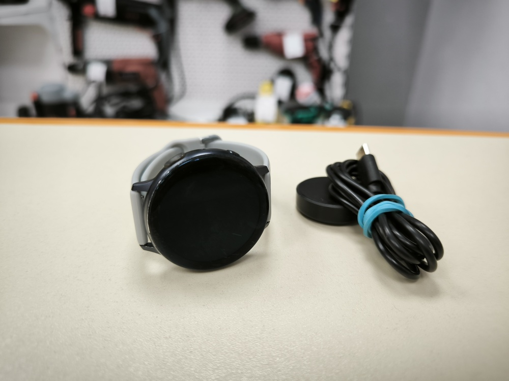 Смарт-часы Samsung Galaxy Watch Active2 40мм 1.2" Super AMOLED black, б/у, уценка