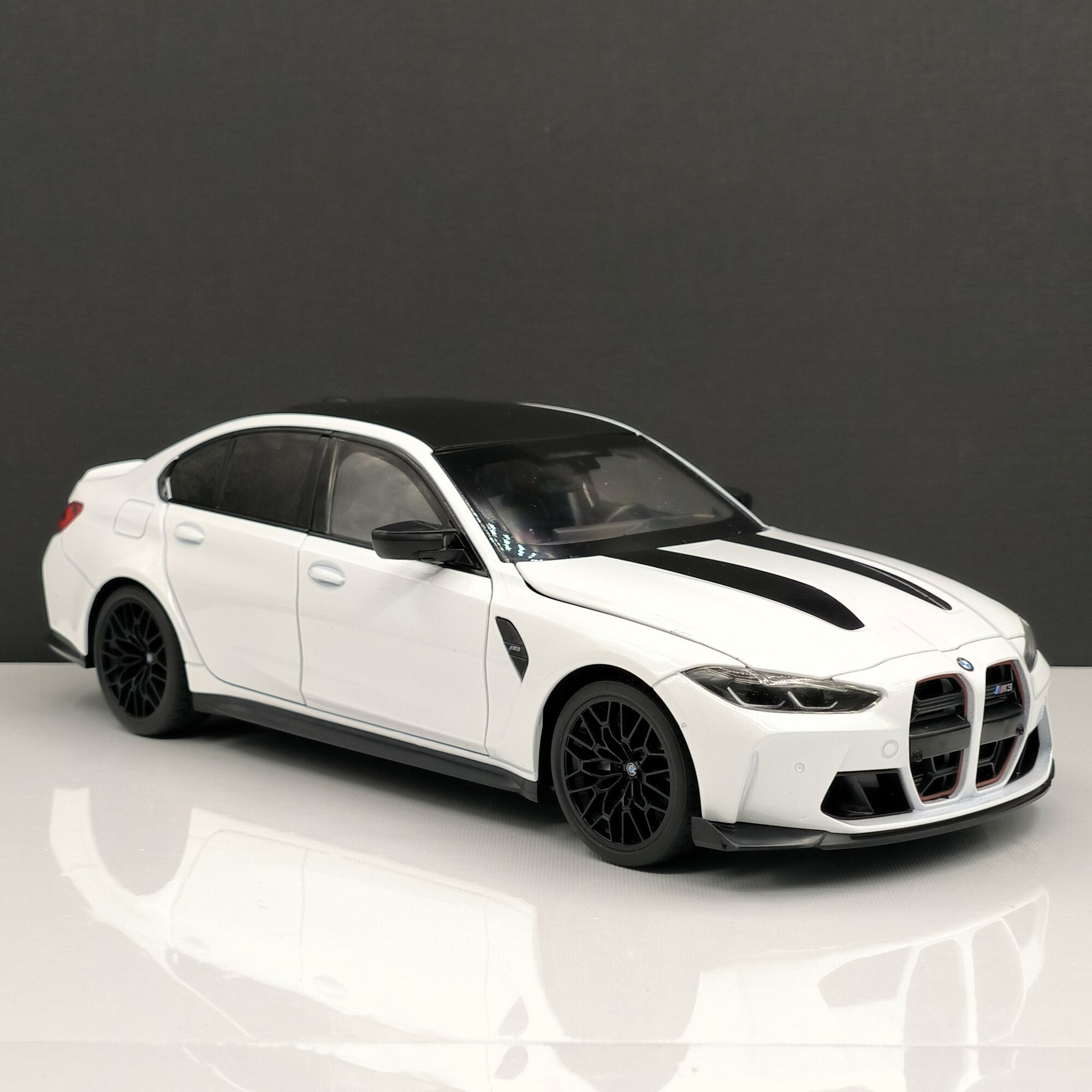BMW M3 VI (G80) Металлическая модель Масштаб 1:18 (27см) / Коллекционная