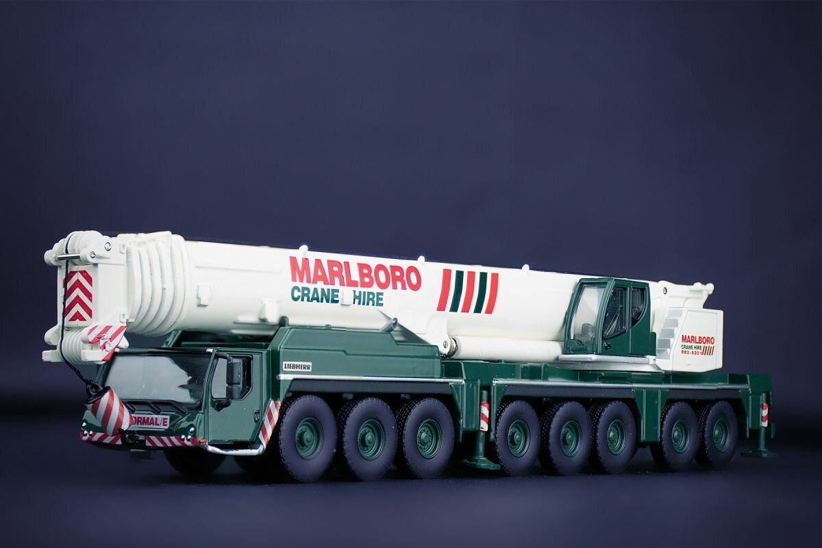 IMC 32-0161 Модель крана LIEBHERR LTM1450 от Marlboro (масштаб 1:87)