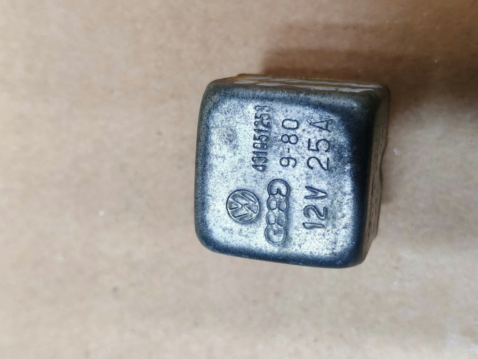 Реле (431051253) AUDI 80 B2 25 А