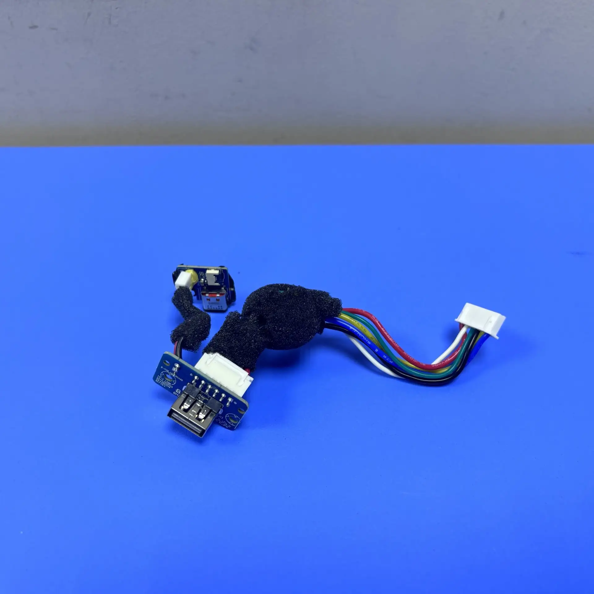 Плата зарядного USB-порта портативной колонки JBL Charge5