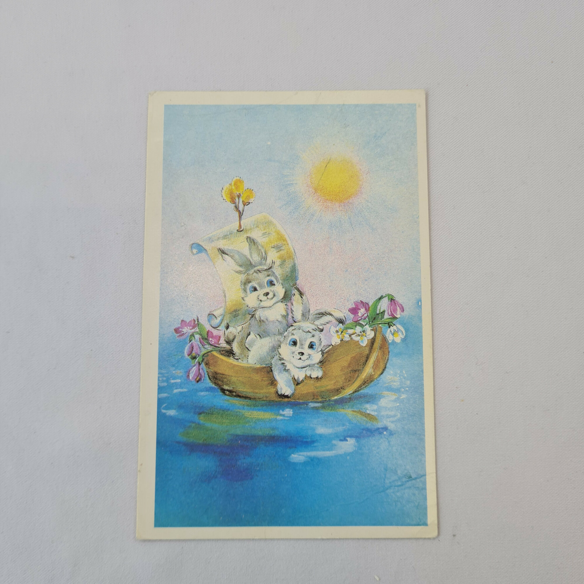 Открытка советская СССР, старинная. Поздравляю, зайчата в лодке, цветы, вода, винтаж открытка