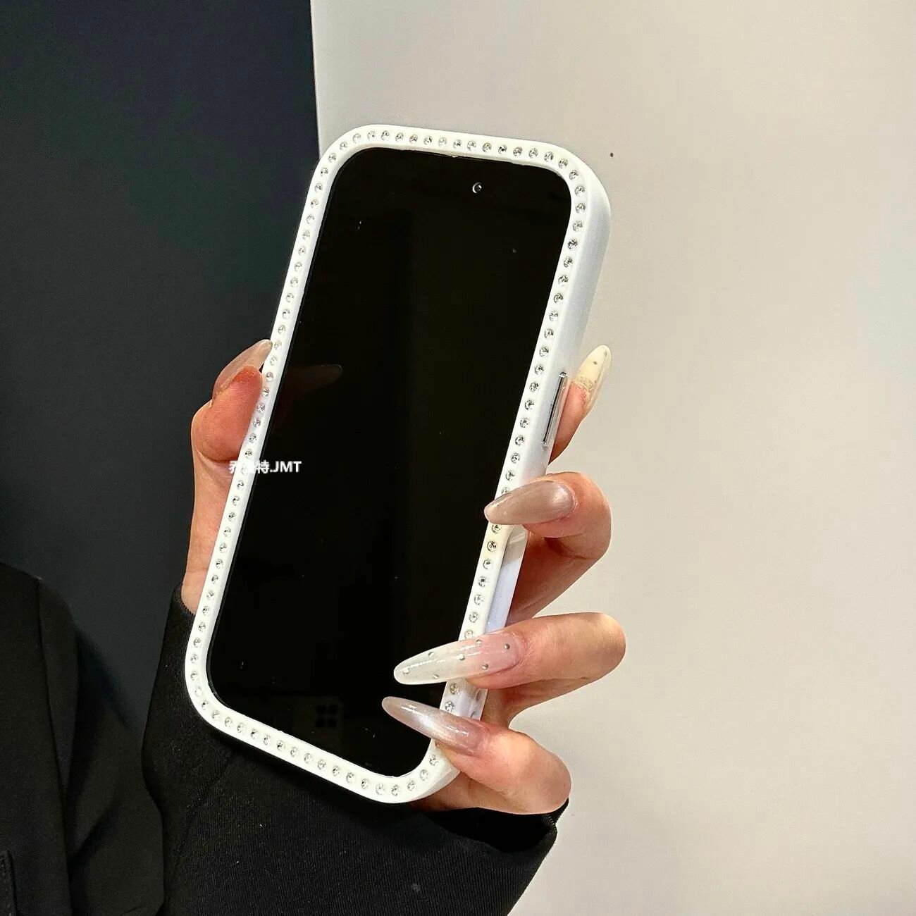 Чехол на iPhone 17 Pro Max со стразами — фото 1