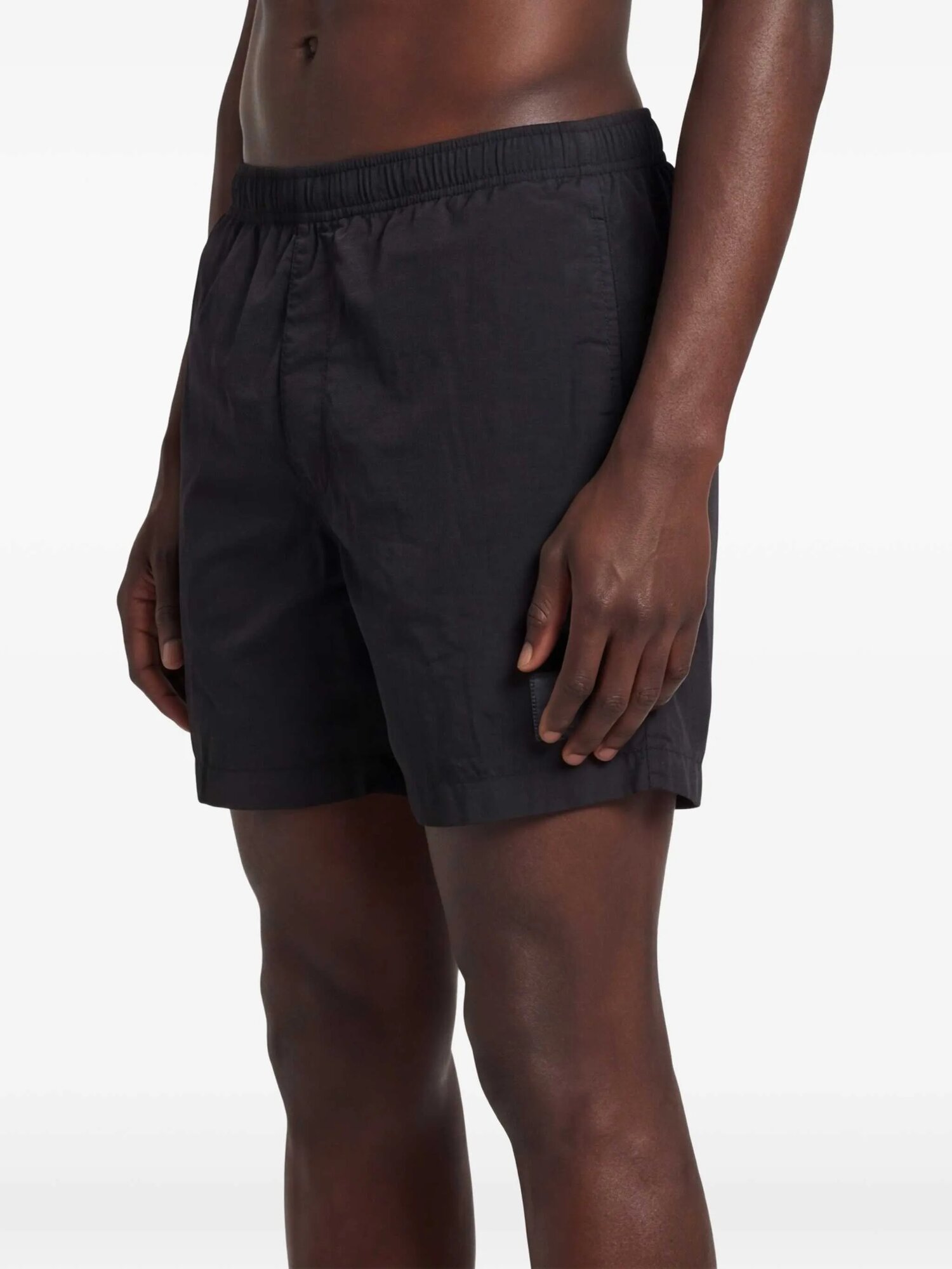 Шорты для плавания C.P. COMPANY Logo-patch swim shorts, размер 48 EU — фото 1