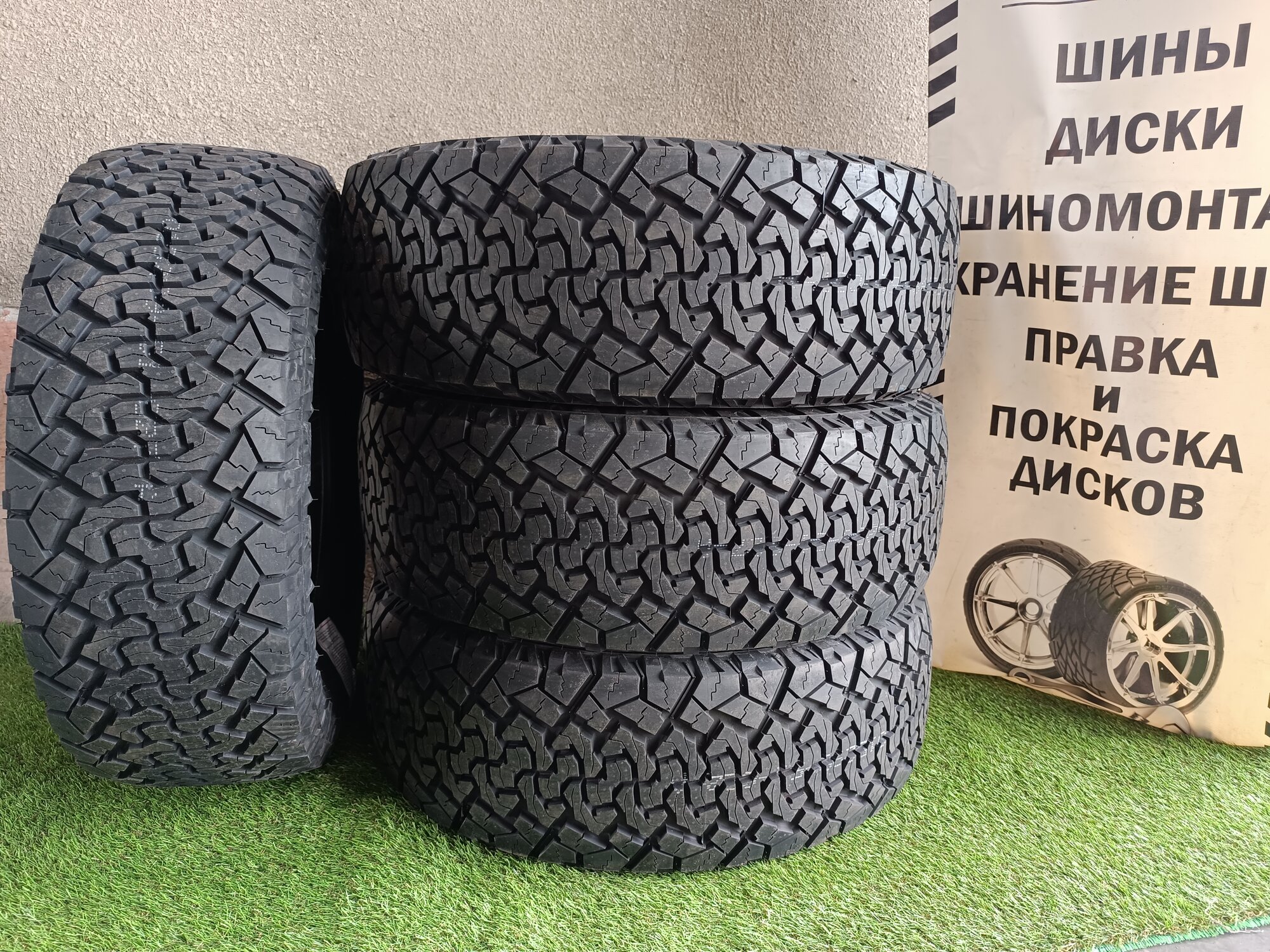 Всесезонные вседорожные шины Venom Power Terra Hunter X/T-2 285/75 R16 126/123Q , 2026 года с белыми буквами.
