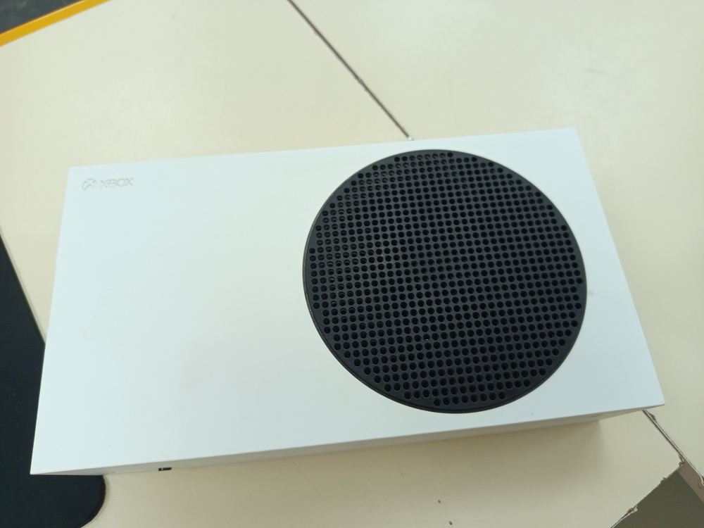 Игровая приставка Microsoft Xbox Series S 512 ГБ SSD, белый/черный,1 геймпад